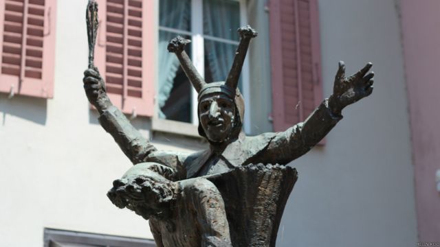 Sizin fotoğraflarınız: Sıradışı heykeller - BBC News Türkçe