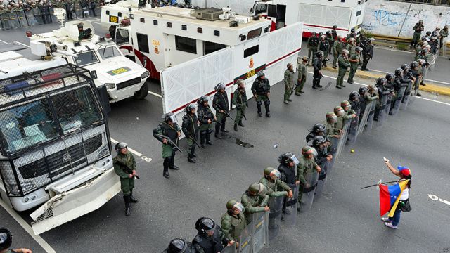 En fotos: las protestas del 18 de febrero en Venezuela - BBC News Mundo