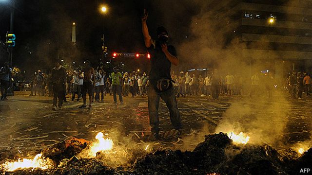 Caracas Vivió Una Intensa Noche De Disturbios Bbc News Mundo