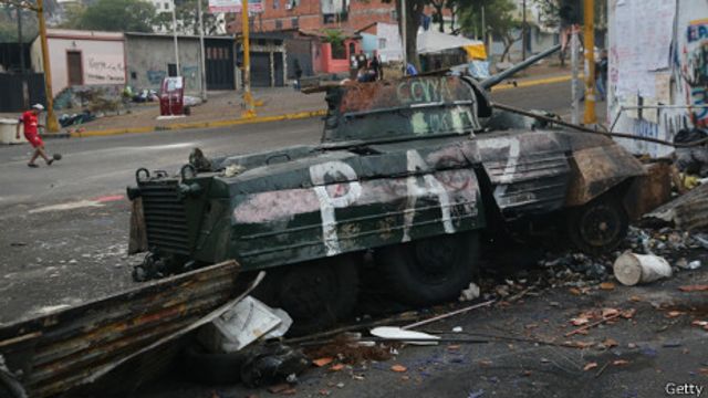 Venezuela: un mes de protestas en las que todos pierden - BBC News Mundo