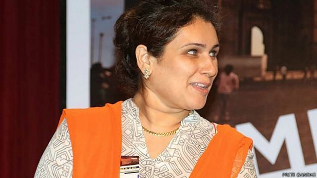 सोशल मीडिया के फ़र्श से पार्टी के अर्श तक - BBC News हिंदी