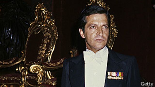 Cuatro momentos cruciales de la vida de Adolfo Suárez - BBC News Mundo