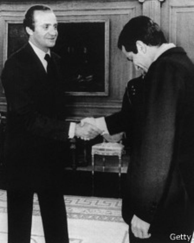 Cuatro momentos cruciales de la vida de Adolfo Suárez - BBC News Mundo