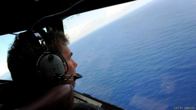 Úc 'tìm đúng chỗ máy bay MH370 rơi' - BBC News Tiếng Việt