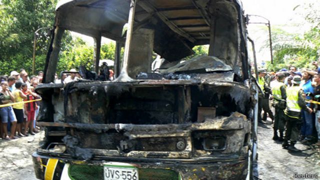Colombia: al menos 30 niños mueren en incendio de autobús - BBC News Mundo