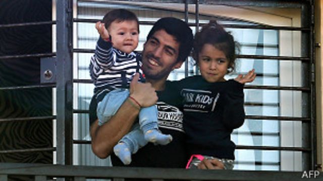 Suárez: "Perdí el equilibrio y me caí sobre mi oponente" - BBC News Mundo