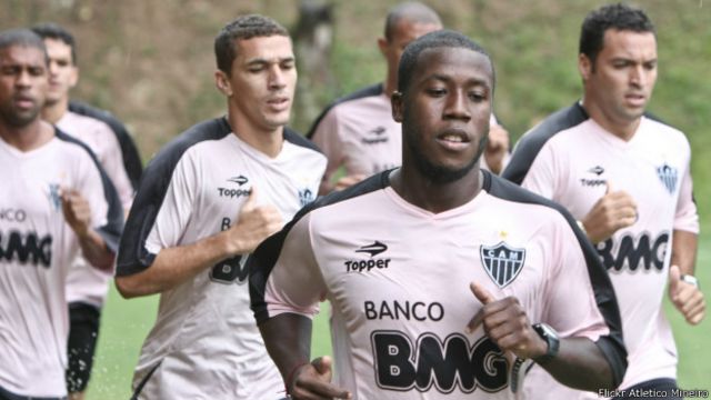 Dez uniformes de atletas que geraram polêmica - BBC News Brasil