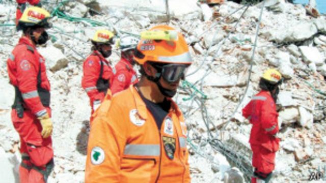 Los Topos: los rescatistas mexicanos clave en catástrofes internacionales - BBC News Mundo