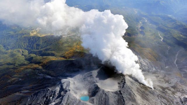 El balance de muertos en el volcán de Japón sube a 43 - BBC News Mundo