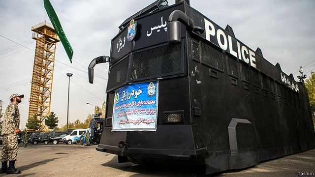 مراسم صبحگاه و خودرو زرهی جدید پلیس ایران - BBC News فارسی