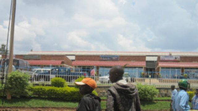 Gufatira imitungo y'abatariha imisoro mu Rwanda - BBC News Gahuza