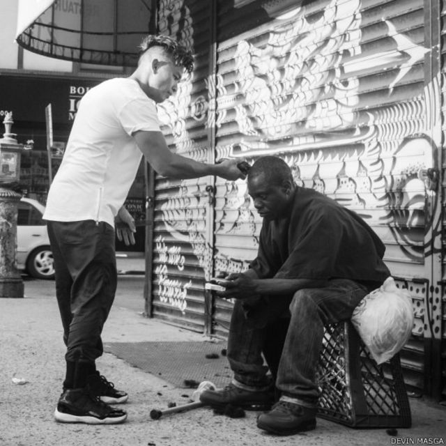 El estilista que le corta el pelo a los indigentes de Nueva York - BBC ...