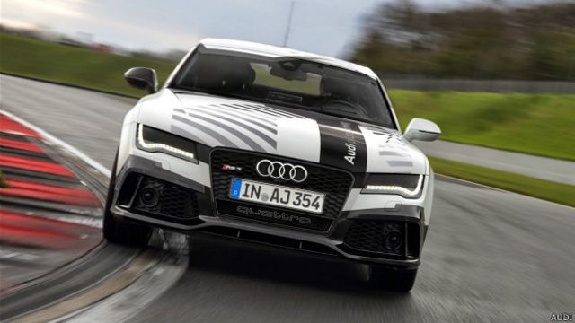 El auto sin conductor que corre a 240 km por hora - BBC News Mundo