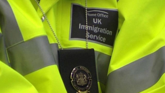 英国移民人数创纪录 欧盟外中国人最多 - BBC News 中文