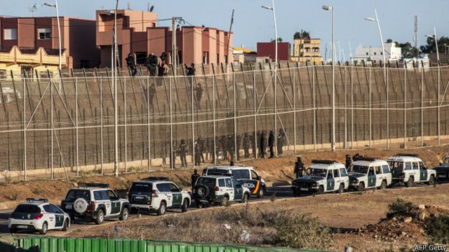 Берлинская стена рухнула, другие продолжают стоять - BBC News Русская ...