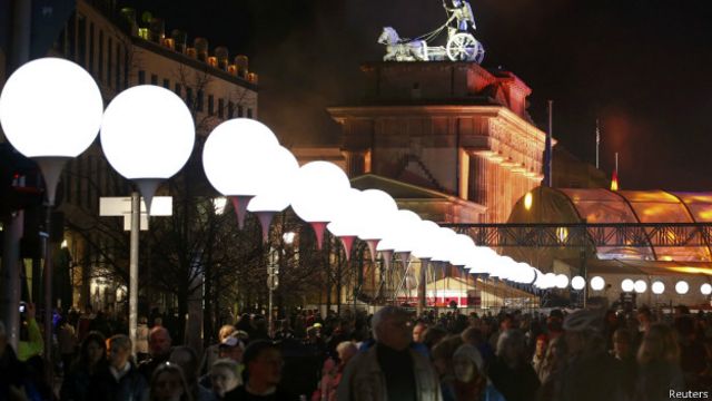 Jerman rayakan runtuhnya Tembok Berlin - BBC News Indonesia