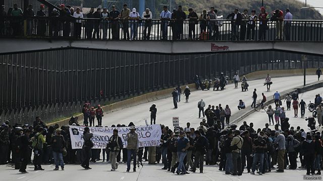 Jornada de protestas en México por estudiantes desaparecidos - BBC News ...