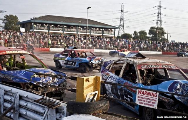 Las espectaculares imágenes de las carreras de choques - BBC News Mundo