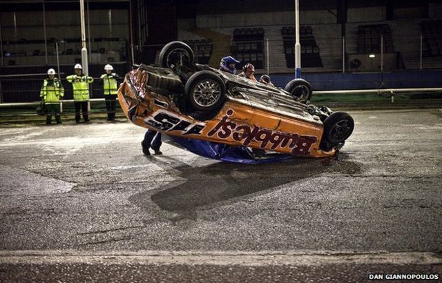Las espectaculares imágenes de las carreras de choques - BBC News Mundo