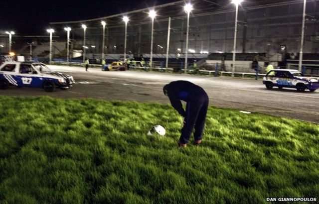 Las espectaculares imágenes de las carreras de choques - BBC News Mundo
