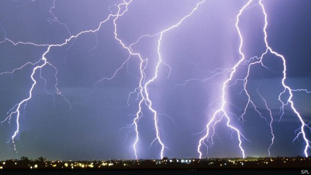 Explosiones de rayos gamma son "comunes en la Tierra" - BBC News Mundo