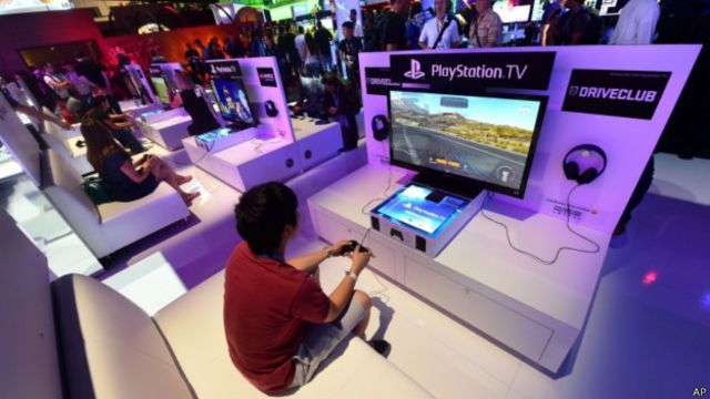 索尼推迟在华发售PS4游戏机日期 - BBC News 中文