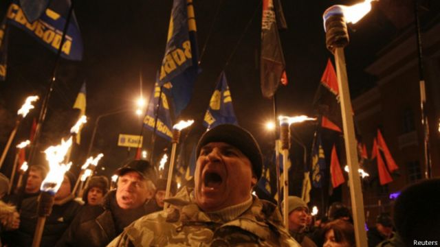 В Киеве прошел марш в память Степана Бандеры - BBC News Русская служба