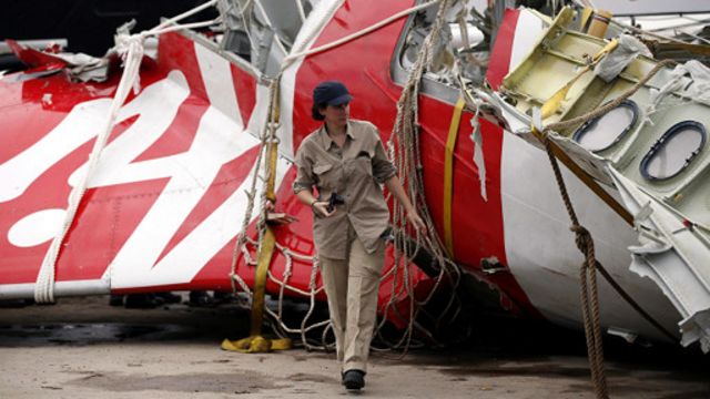 Bắt đầu trục thân phi cơ AirAsia QZ8501 - BBC News Tiếng Việt