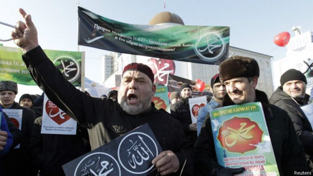 Miles de chechenos se manifiestan contra Charlie Hebdo - BBC News Mundo