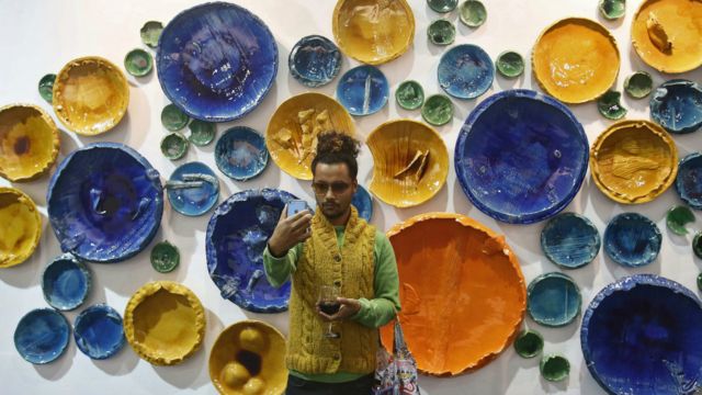 Melihat pameran seni di India - BBC News Indonesia