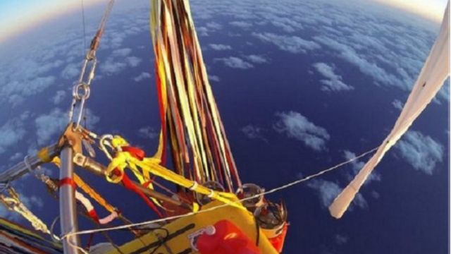 Dua pilot balon udara sukses lintasi lautan Pasifik - BBC News Indonesia