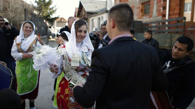 Tradisi pernikahan Muslim Bulgaria yang masih bertahan - BBC News Indonesia