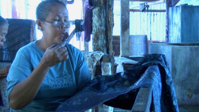 Perpaduan budaya dalam sepotong batik Lasem - BBC News Indonesia