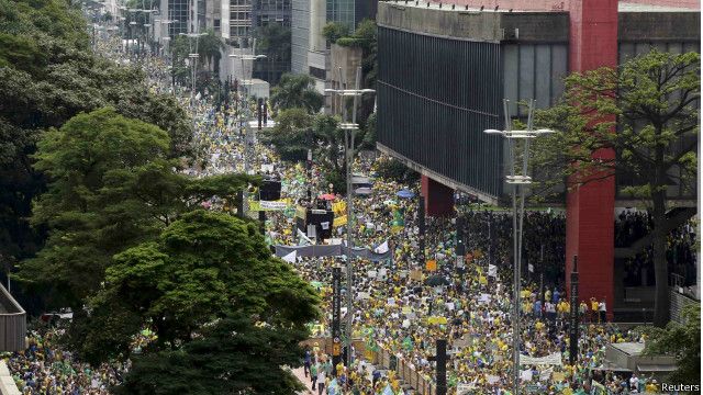 O que muda com os protestos de domingo? - Cinco análises - BBC News Brasil