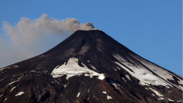 El volcán chileno Villarrica registra nueva actividad - BBC News Mundo
