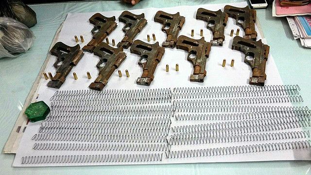 বাংলাদেশে পাচারের পথে আটক পিস্তলের চালান - BBC News বাংলা