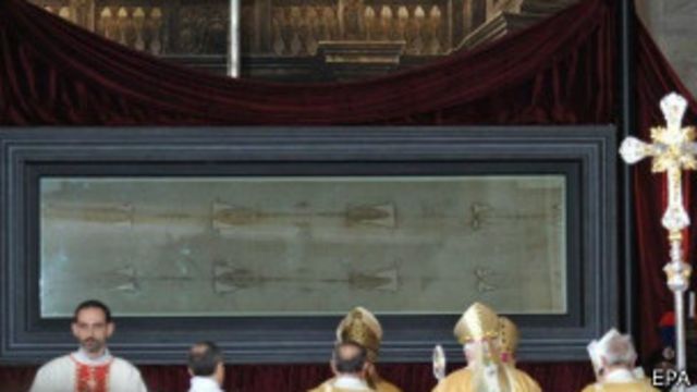 El Sudario de Turín vuelve a ser expuesto tras 5 años de espera - BBC ...