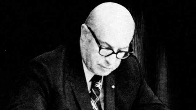 روزی که دو بار 'روز معلم' نامیده شد - BBC News فارسی