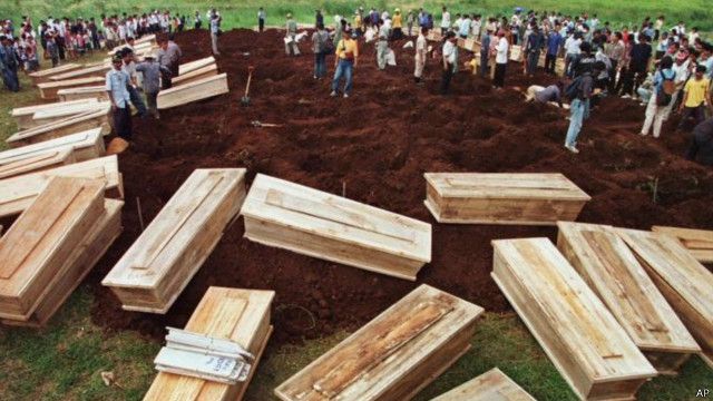 #TrenSosial: Kisah traumatis di balik kerusuhan Mei 1998 - BBC News Indonesia