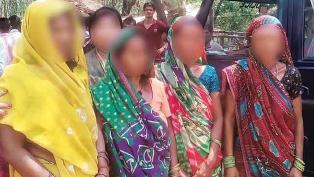 অসবর্ণ প্রেমের জেরে নগ্ন করা হল পাঁচ নারীকে - BBC News বাংলা
