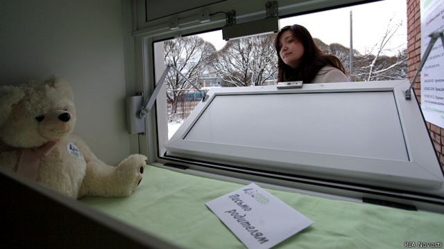 В Следственном комитете заступились за бэби-боксы - BBC News Русская служба