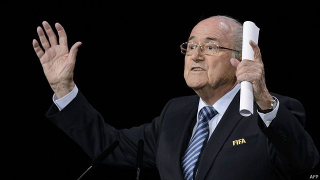 Apesar de escândalos, Joseph Blatter é reeleito para quinto mandato na ...