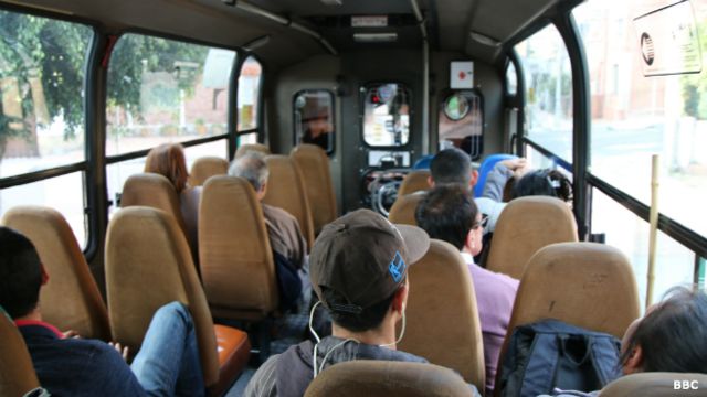 En fotos: las tradicionales busetas que Bogotá dejará de ver - BBC News ...