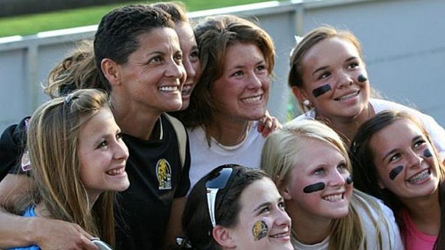 Brasil não tem estrutura para aproveitar talentos do futebol feminino ...