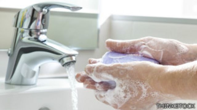 Así son realmente las bacterias de una mano sin lavar - BBC News Mundo