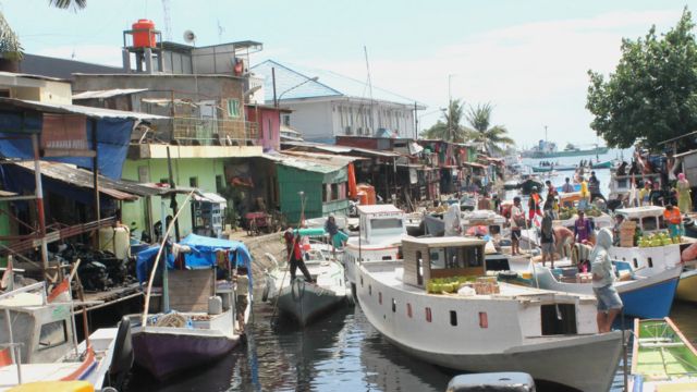 Berkunjung ke pelelangan ikan di Paotere, Makassar - BBC News Indonesia