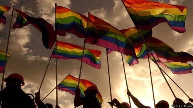 LGBT, budaya Indonesia dan lintas gender - BBC News Indonesia