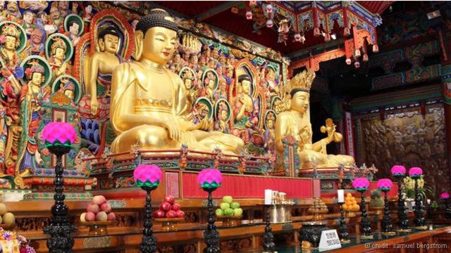 O banquete gratuito dos monges budistas da Coreia do Sul - BBC News Brasil