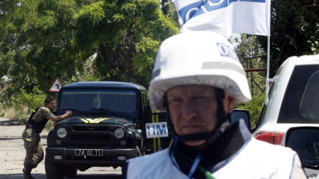 ОБСЄ обмежить місію у Донецьку через пошкоджені авто - BBC News Україна