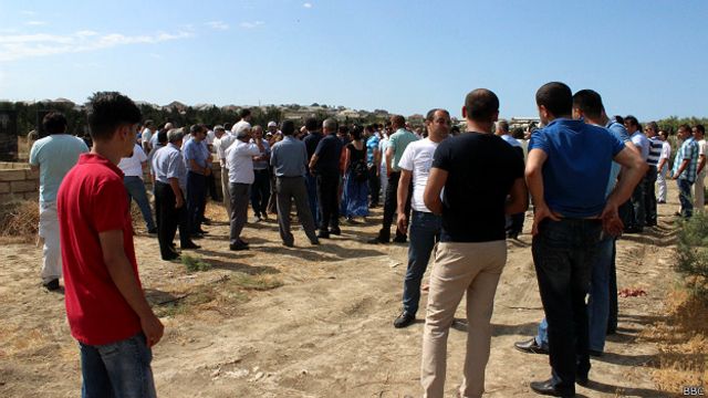Jurnalist Rasim Əliyev dəfn edilib - BBC News Azərbaycanca